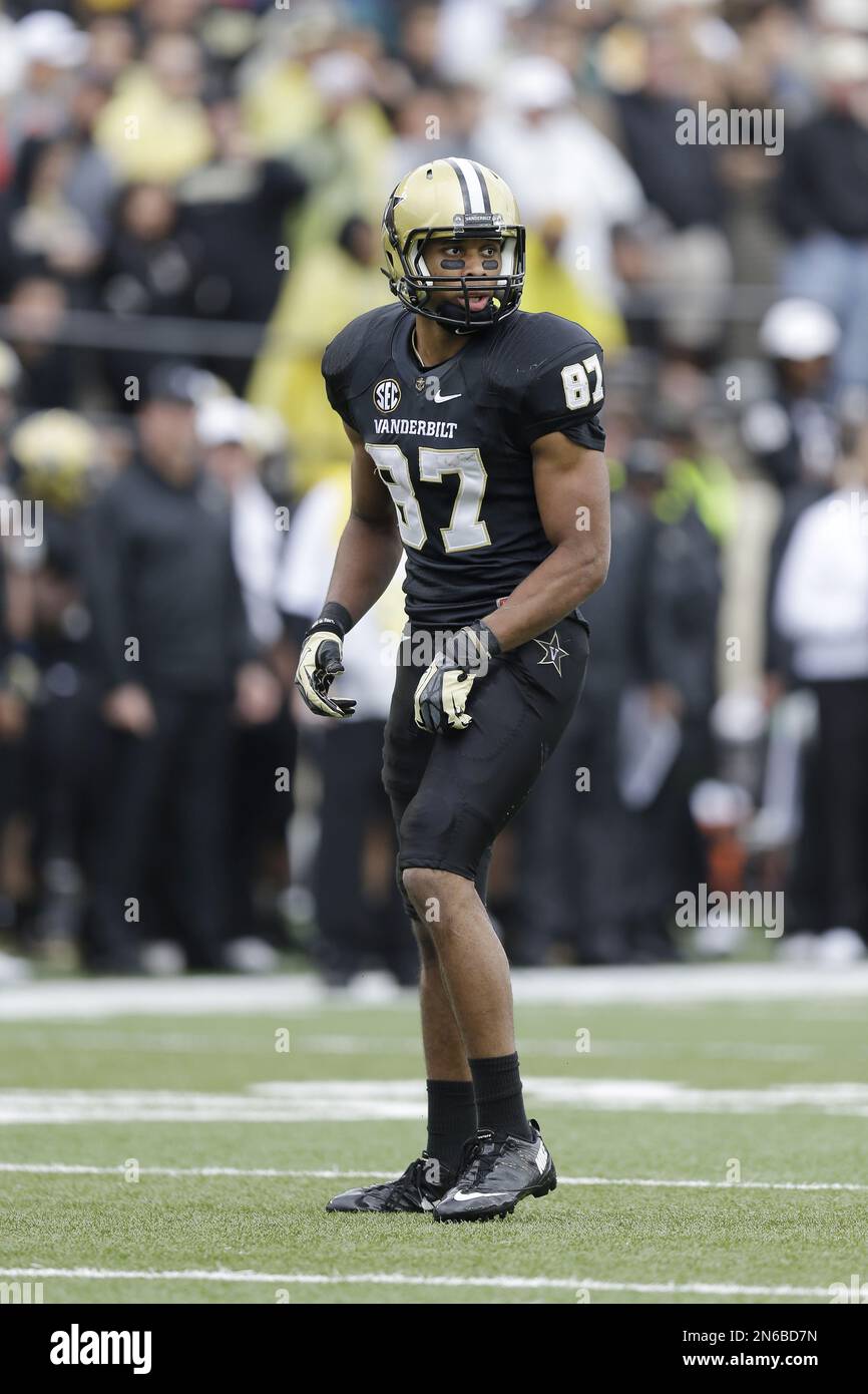 Vanderbilt wide receiver Jordan Matthews gets set to run a play against ...
