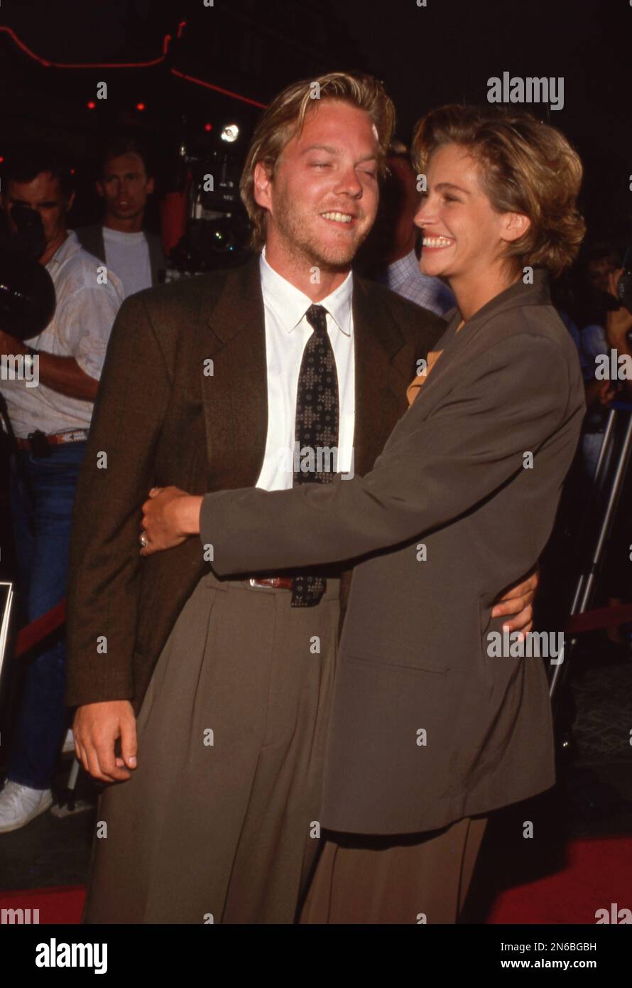 Julia Roberts and Kiefer Sutherland at the Young Guns II Premiere at ...