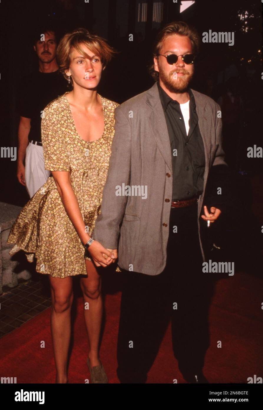 Julia Roberts and Kiefer Sutherland at the Die Hard 2 Premiere on July ...
