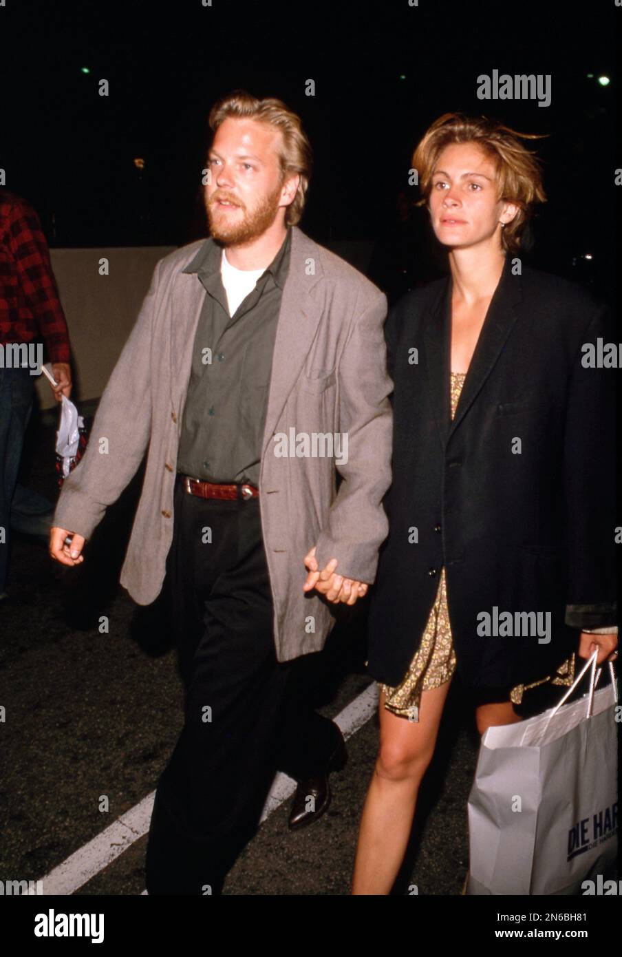 Julia Roberts and Kiefer Sutherland at the Die Hard 2 Premiere on July ...