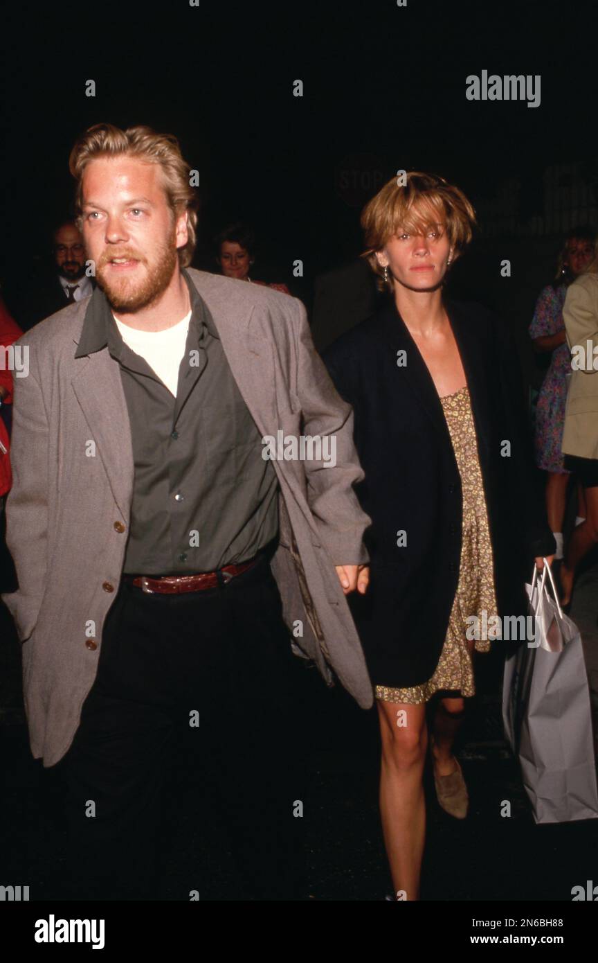 Julia Roberts and Kiefer Sutherland at the Die Hard 2 Premiere on July ...