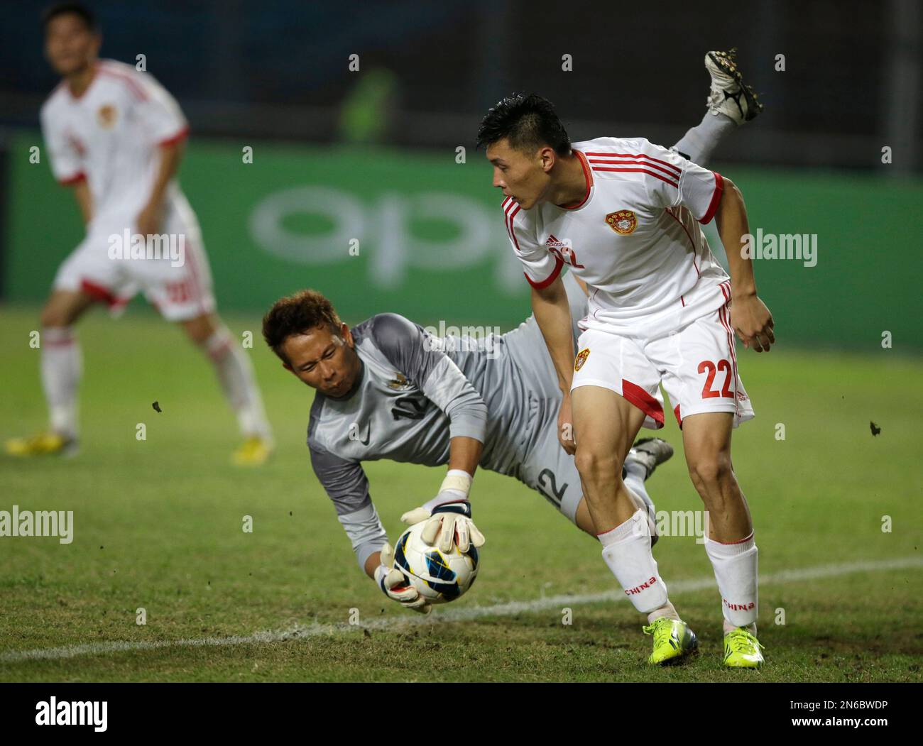 China's Yu Dabao, right, fights for the ball with Indonesia's ...