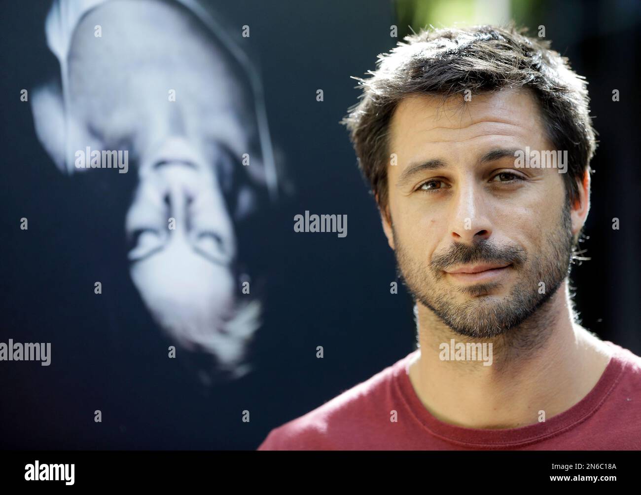 Spanish Actor Hugo Silva, who appears in the film El Cuerpo (The Body ...