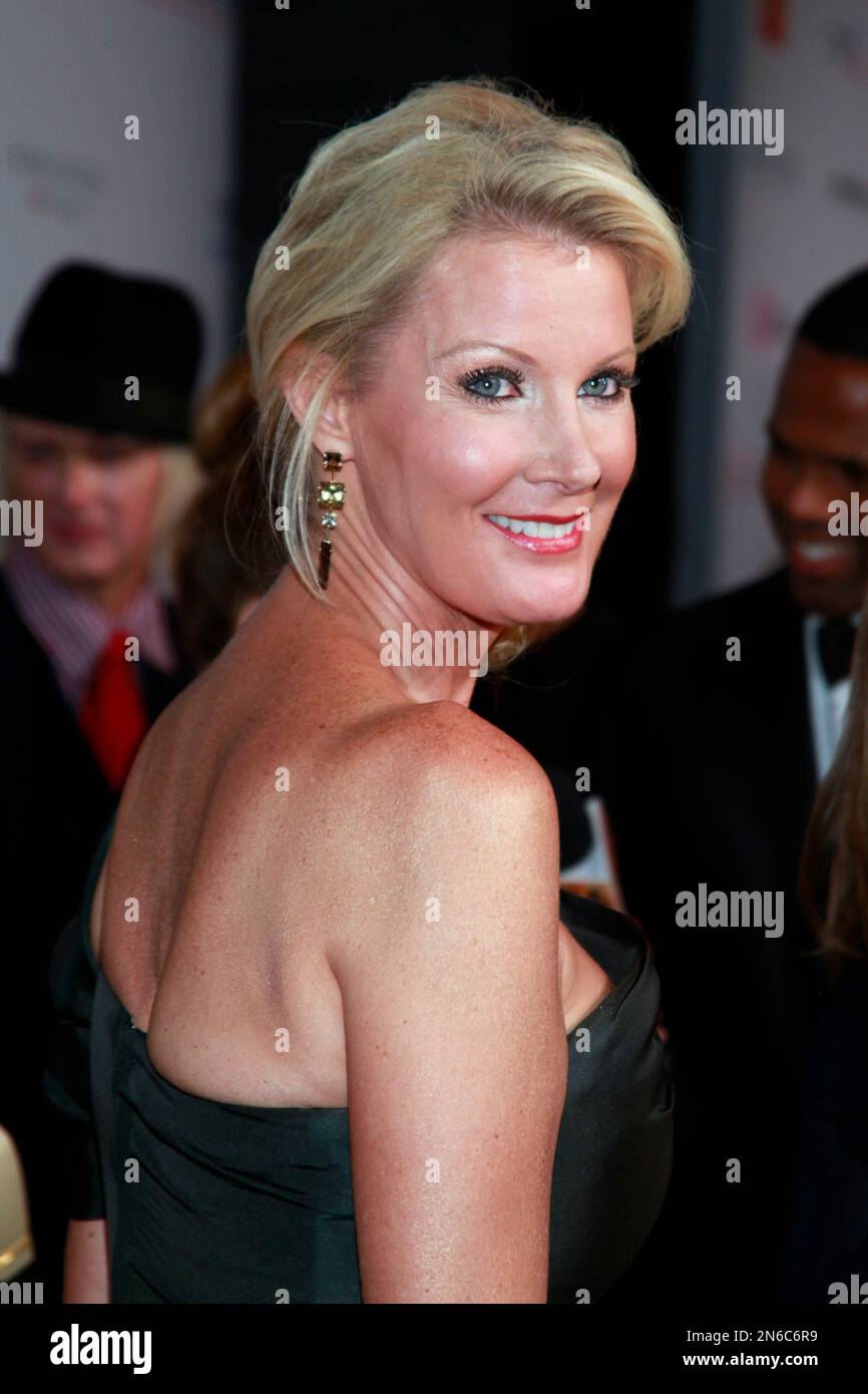 Sandra Lee arrives at the Elton John AIDS Foundation's 12th Annual "An ...
