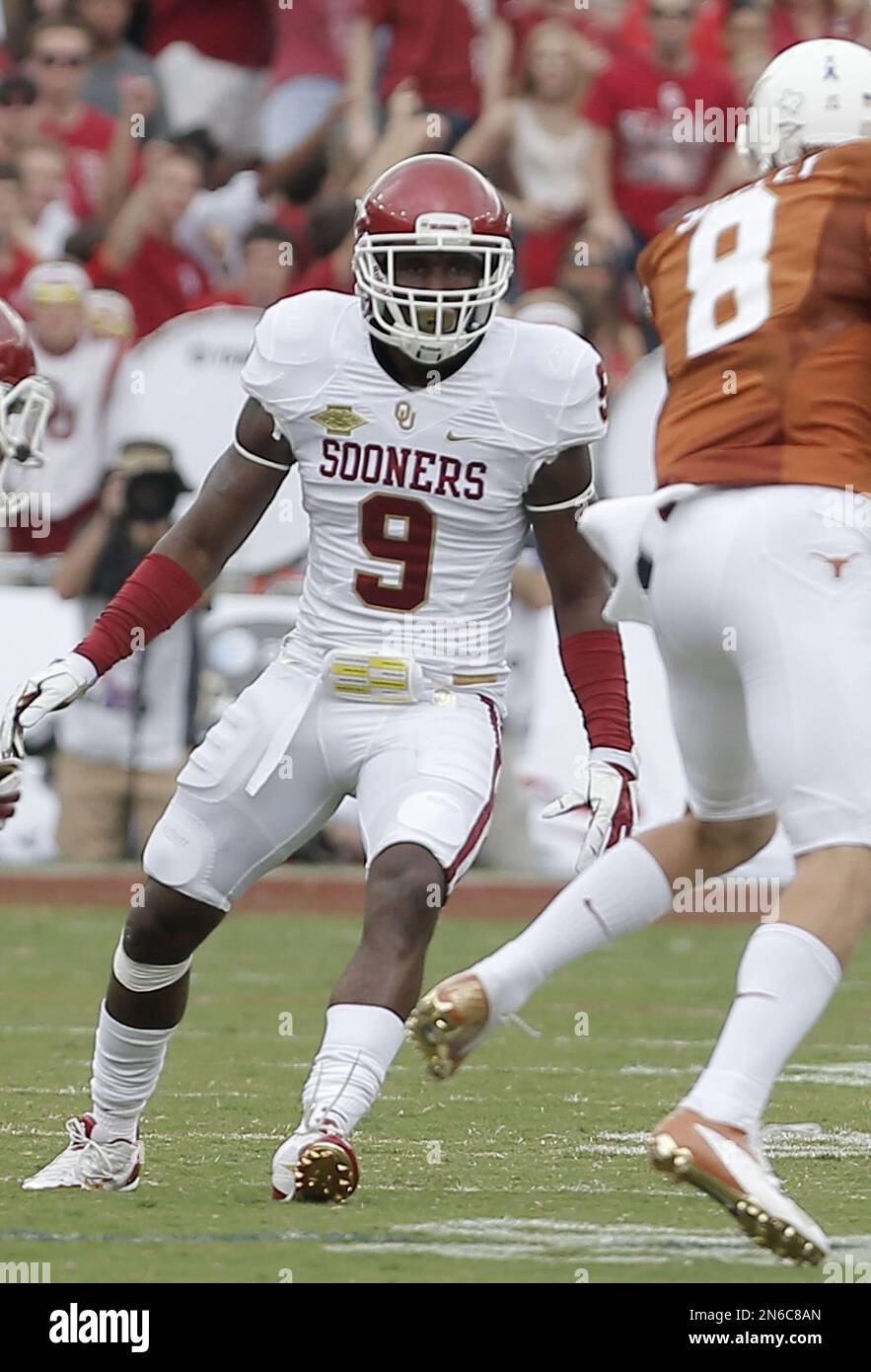 Oklahoma defensive back Gabe Lynn (9) rushes during the first half of ...