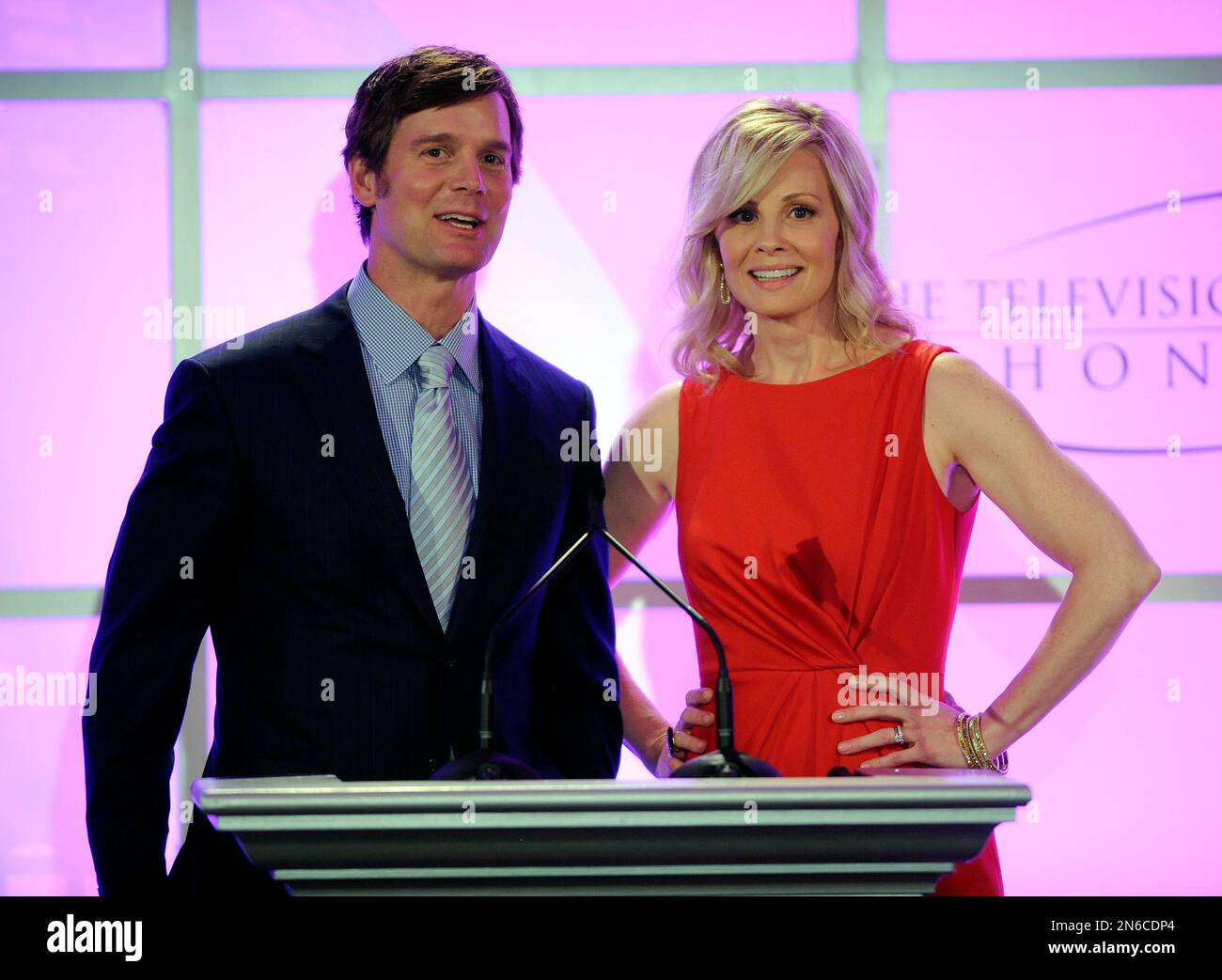 BEVERLY HILLS, CA - MAY 5: Actors Peter Krause (L) and Monica Potter ...