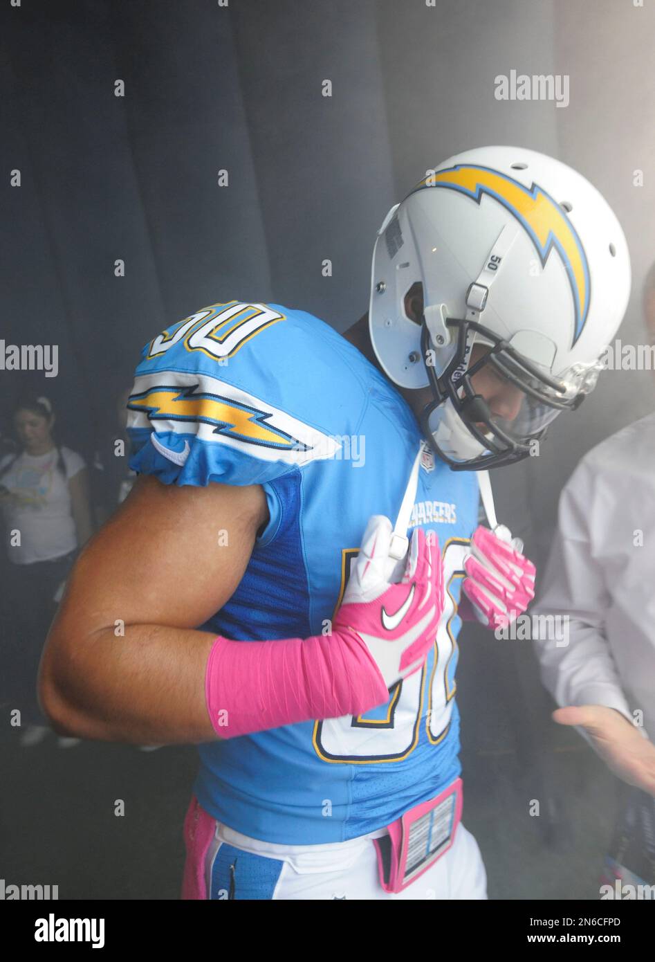 San Diego Chargers inside linebacker Manti Te'o #50 comes onto the ...