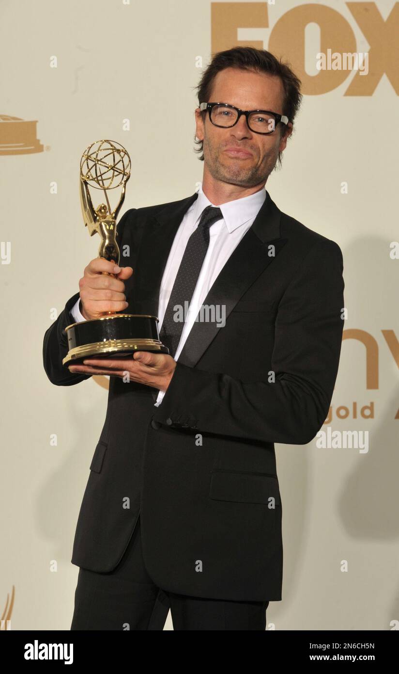 LOS ANGELES, CA - SEPTEMBER 18: Actor Guy Pearce poses in the press ...