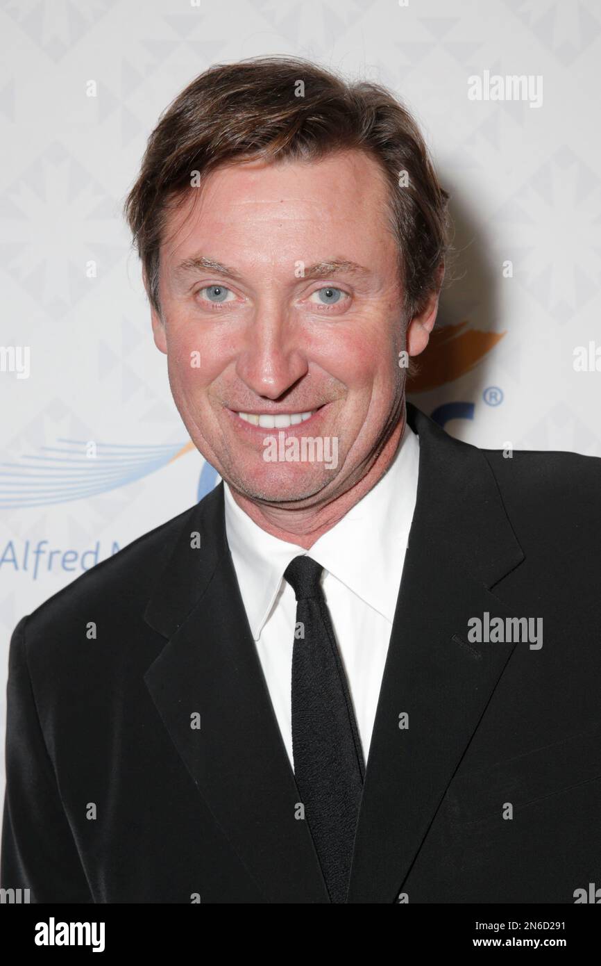 Wayne Gretzky arrives at the 10th annual Alfred Mann Foundation Gala on ...
