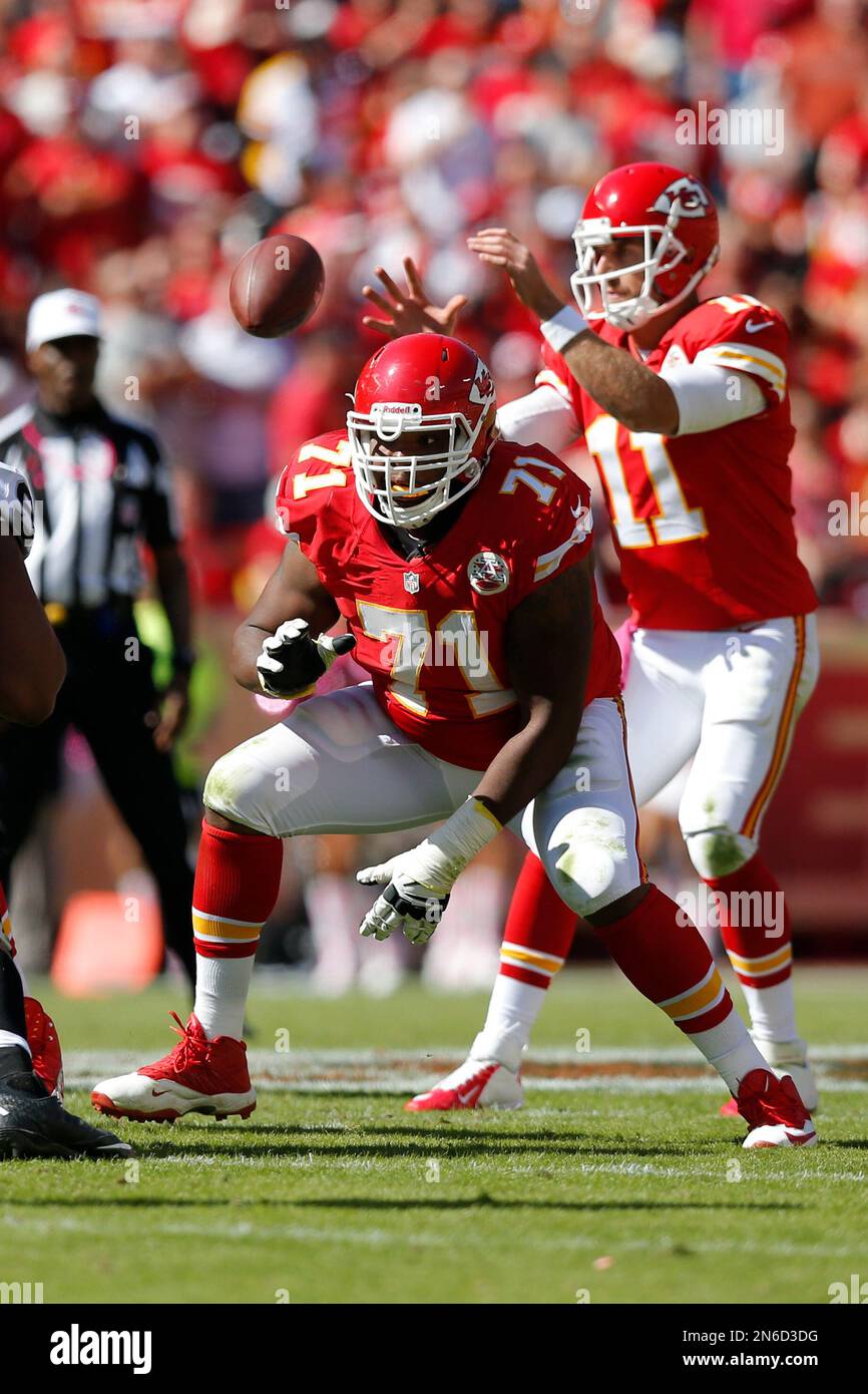 Kansas City Chiefs guard Jeff Allen (71) blocks during the first half ...