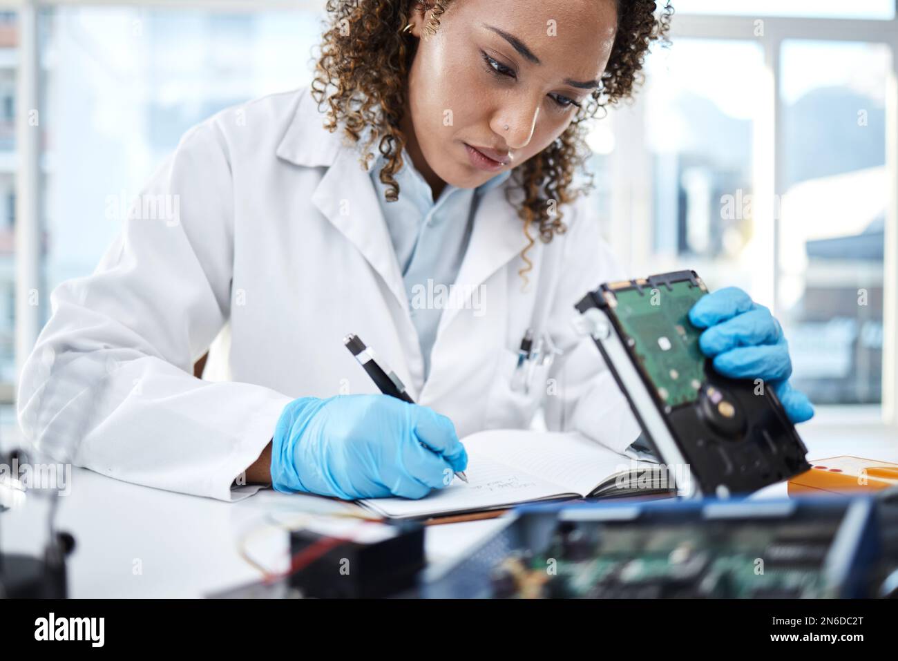 Computer lab technician african hi-res stock photography and images - Alamy