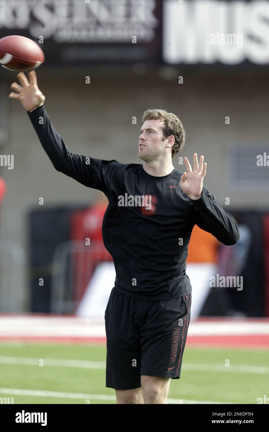 Stanford quarterback Kevin Hogan (8) passes the ball during practice ...