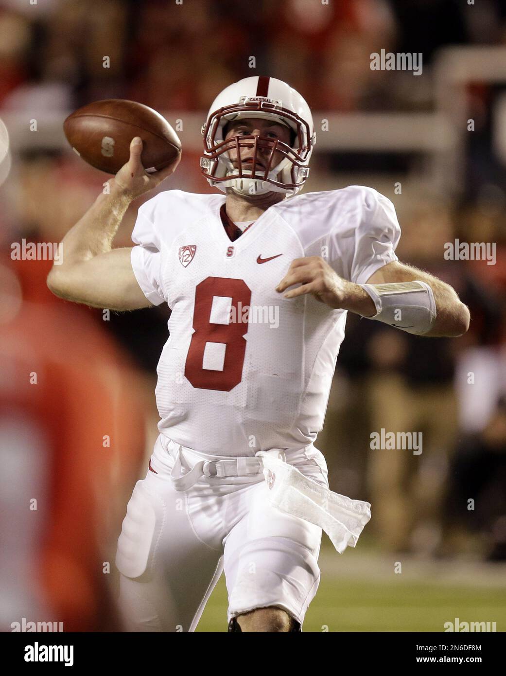 Stanford quarterback Kevin Hogan (8) passes the ball in the fourth ...