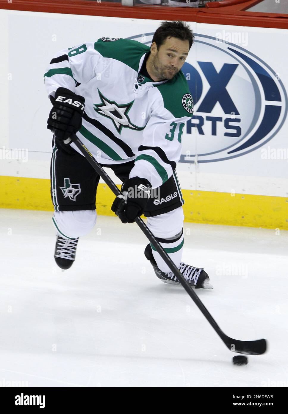 Dallas Stars center Vernon Fiddler (38) skates prior to an NHL hockey ...