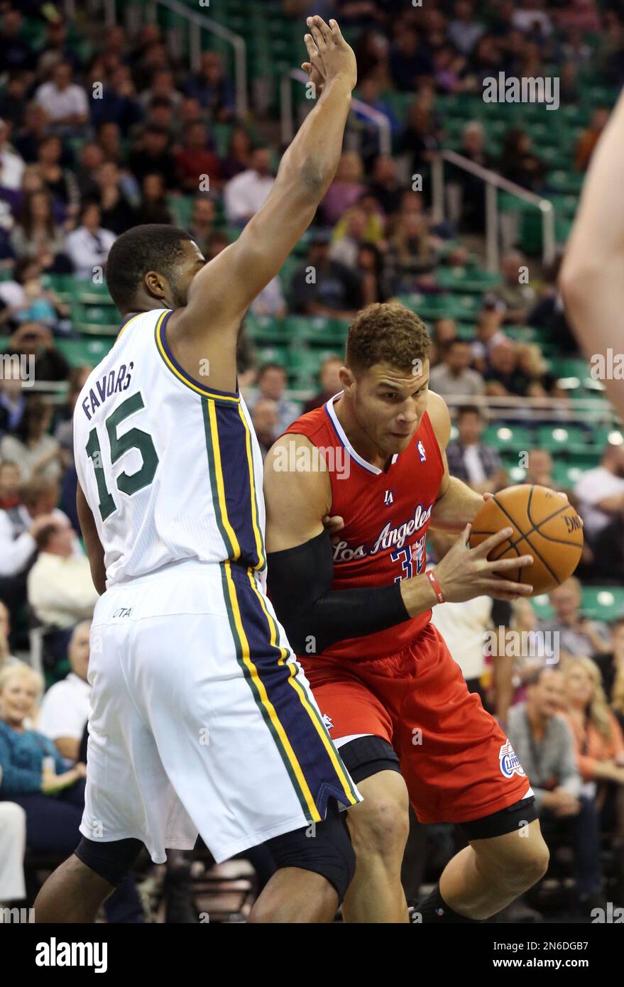 Utah Jazz's Derrick Favors (15) defends Los Angeles Clippers' Blake ...