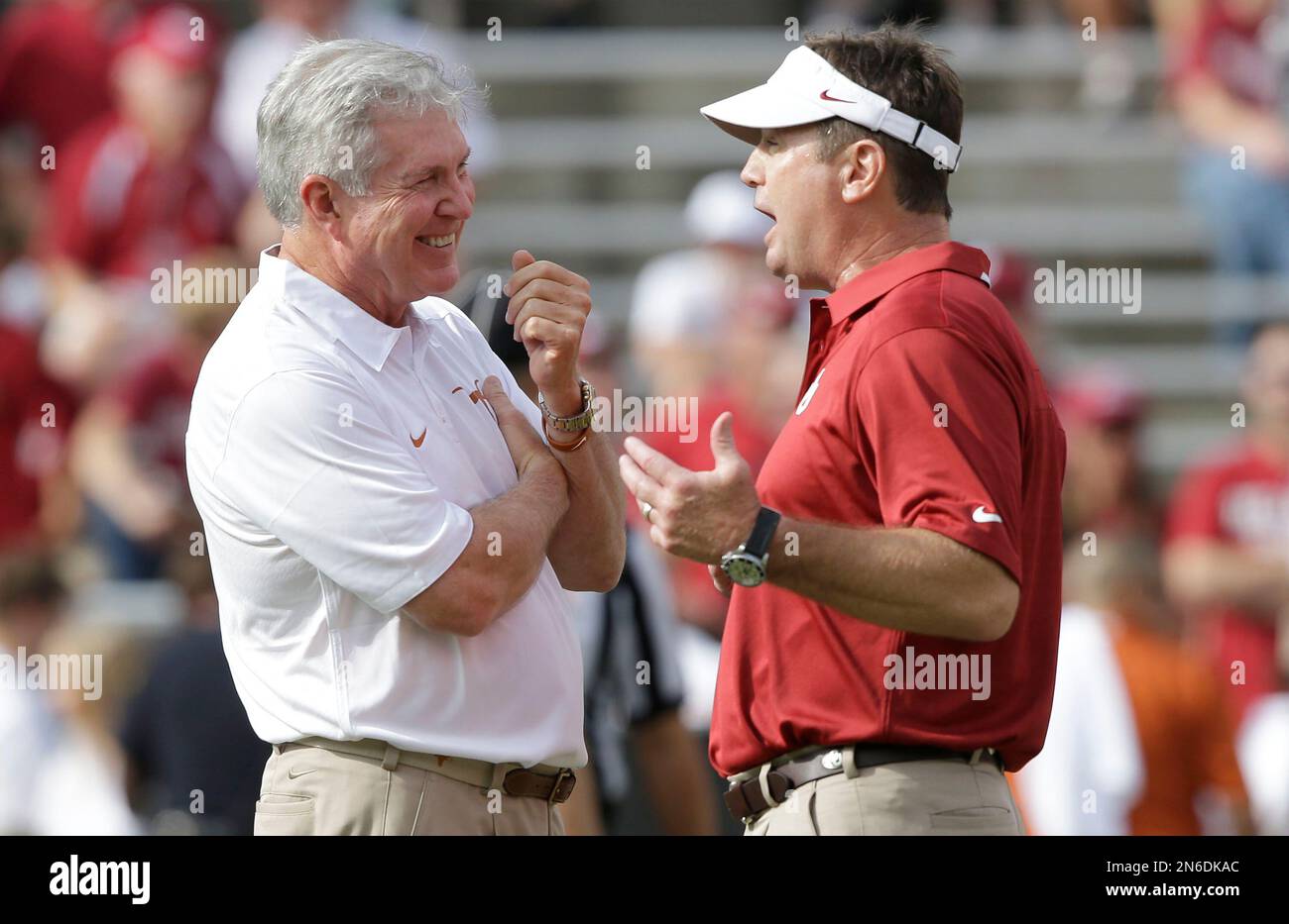 Texas head coach Mack Brown, left, and Oklahoma head coach Bob Stoops ...