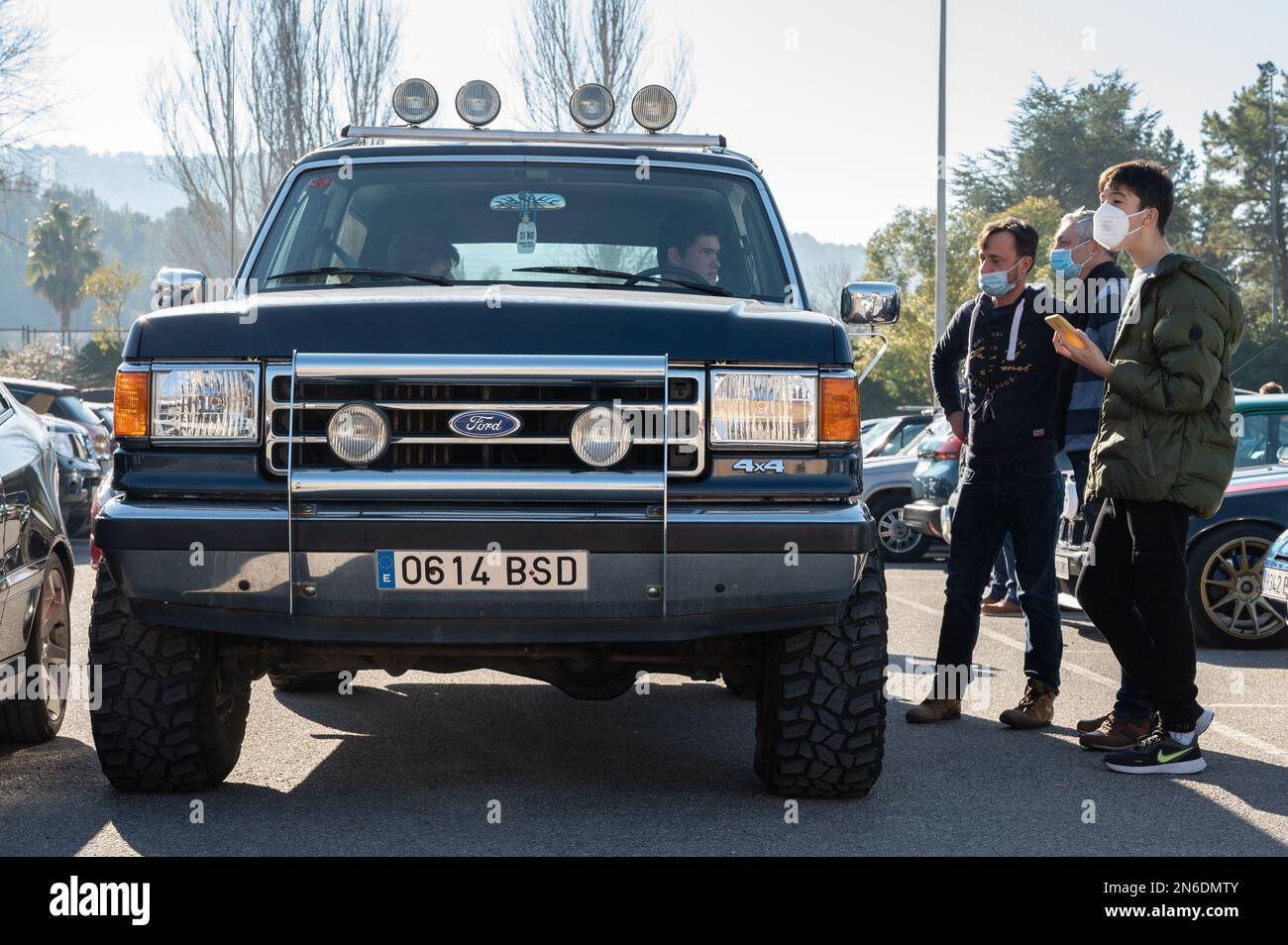A Big SUV offroad Ford Bronco 351 5.8L XLT 4x4 fifth generation 1992 ...