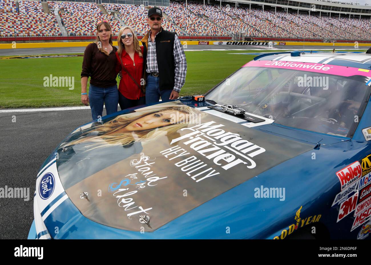 Kirk Smalley, right, and his wife Laura Smalley, left, pose with singer ...