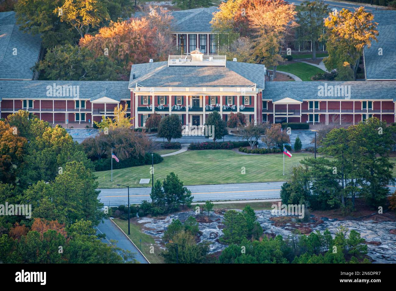 The inn at stone mountain park aerial hi-res stock photography and ...