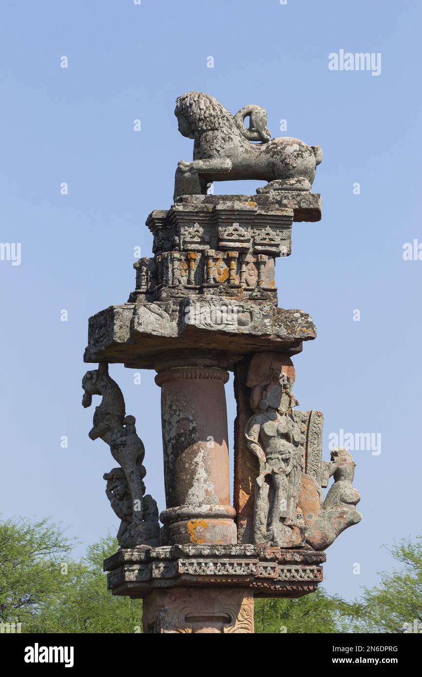 Broken Sculptures of horse, Lion and welcoming Women on the Arch of ...