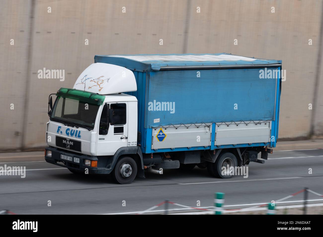 White man lorry hi-res stock photography and images - Alamy