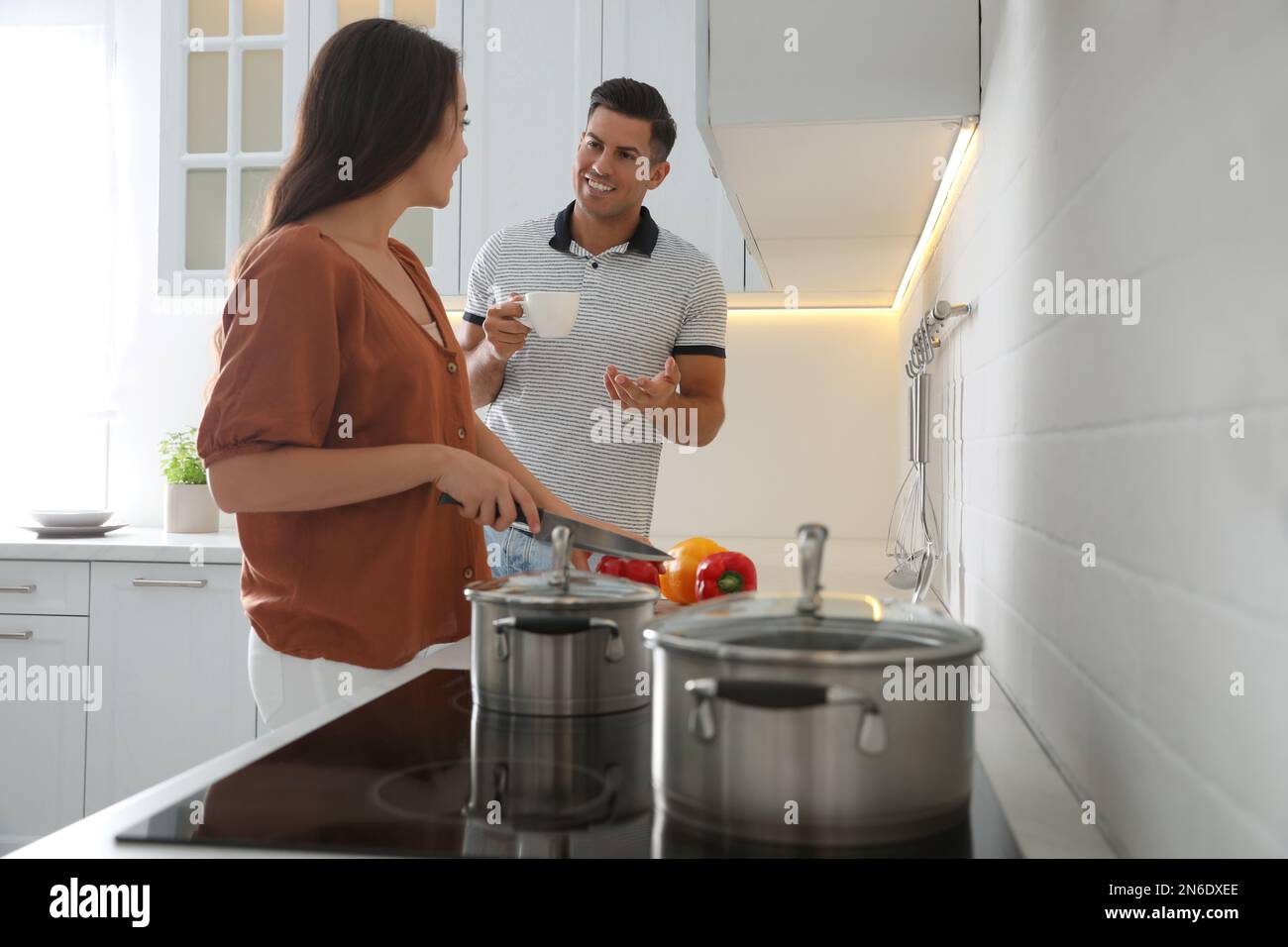 Female talk about cooking hi-res stock photography and images - Alamy