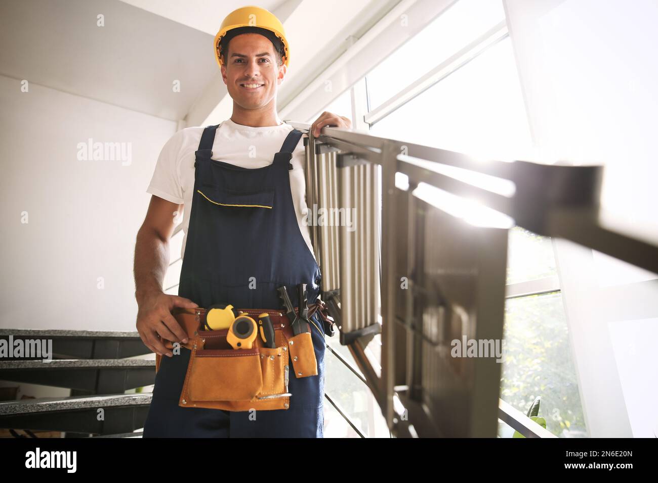 Male builder carrying ladder hi-res stock photography and images - Alamy