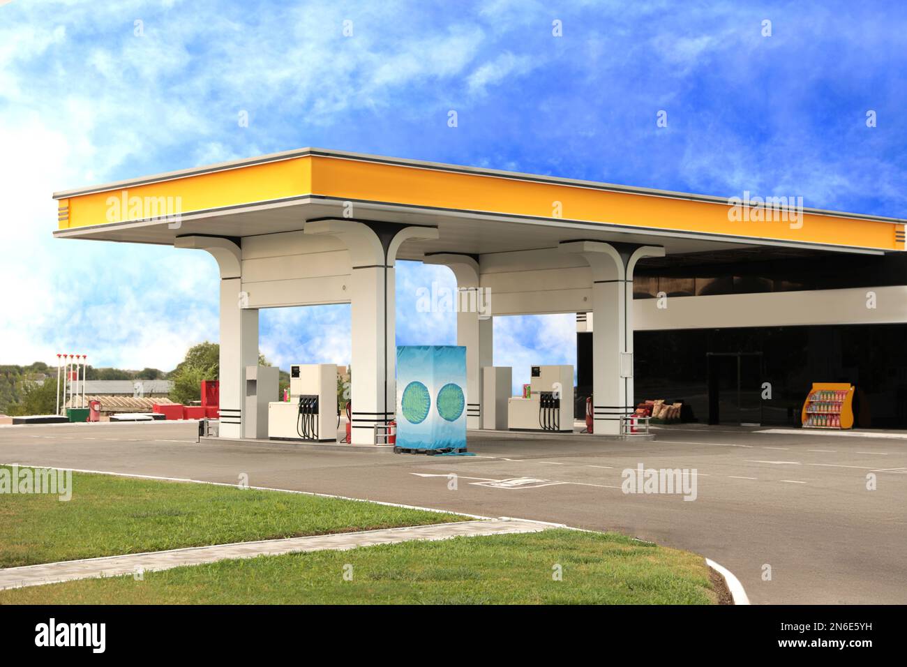 Modern gas station outdoors hi-res stock photography and images - Alamy