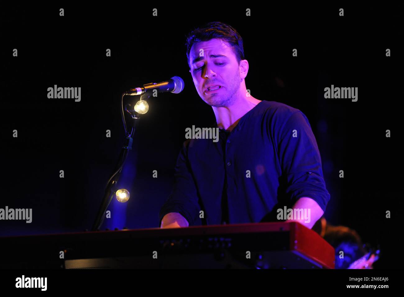 Michael Garner of Hunter Hunted performing at Verizon Wireless ...