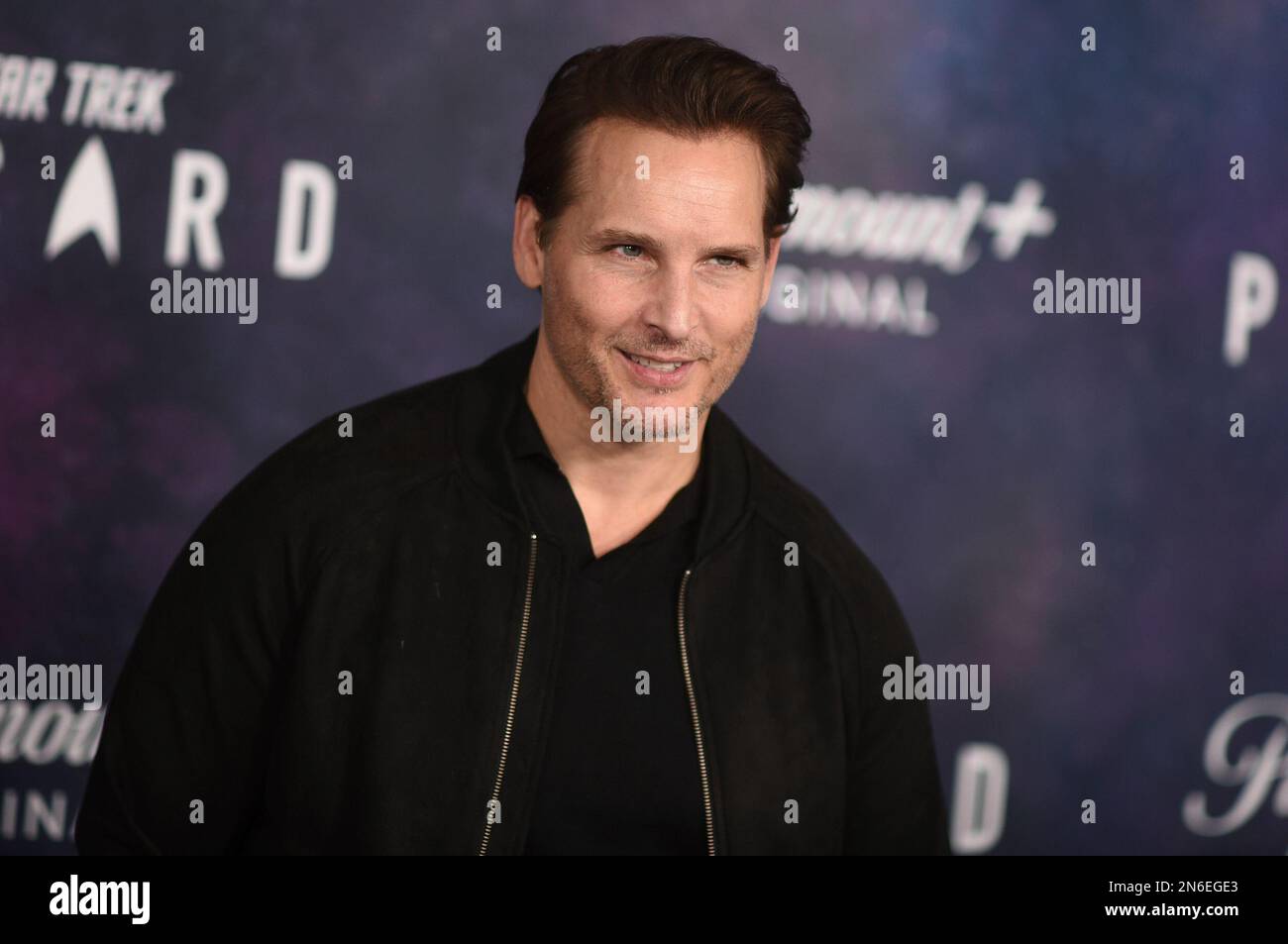 Peter Facinelli arrives at the premiere of the third and final season ...