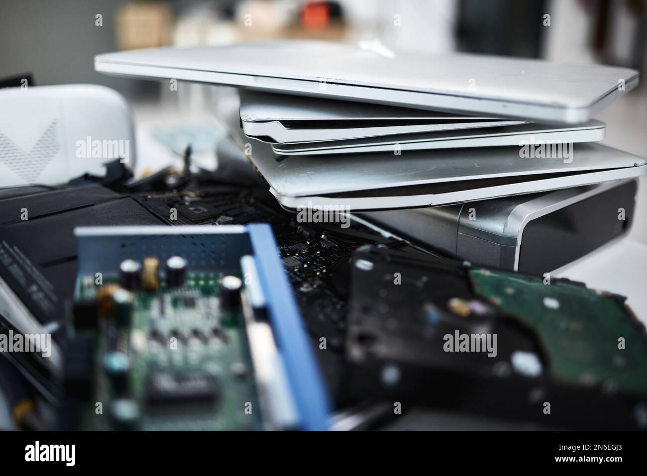 Data centre upgrade hi-res stock photography and images - Alamy
