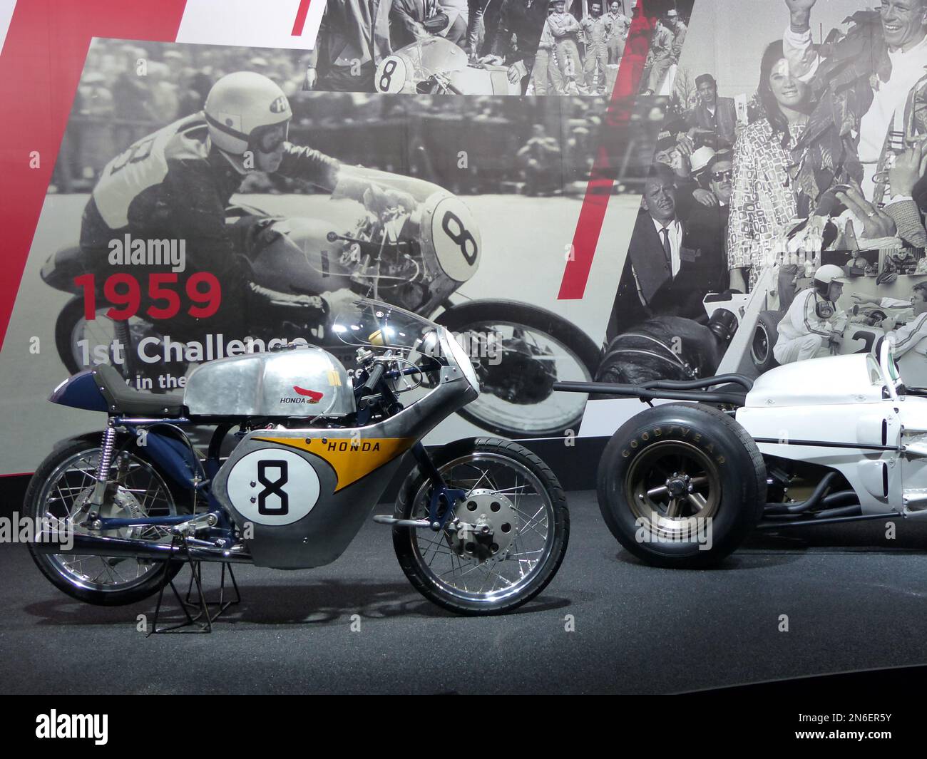 Tokyo racing car show hi-res stock photography and images - Alamy