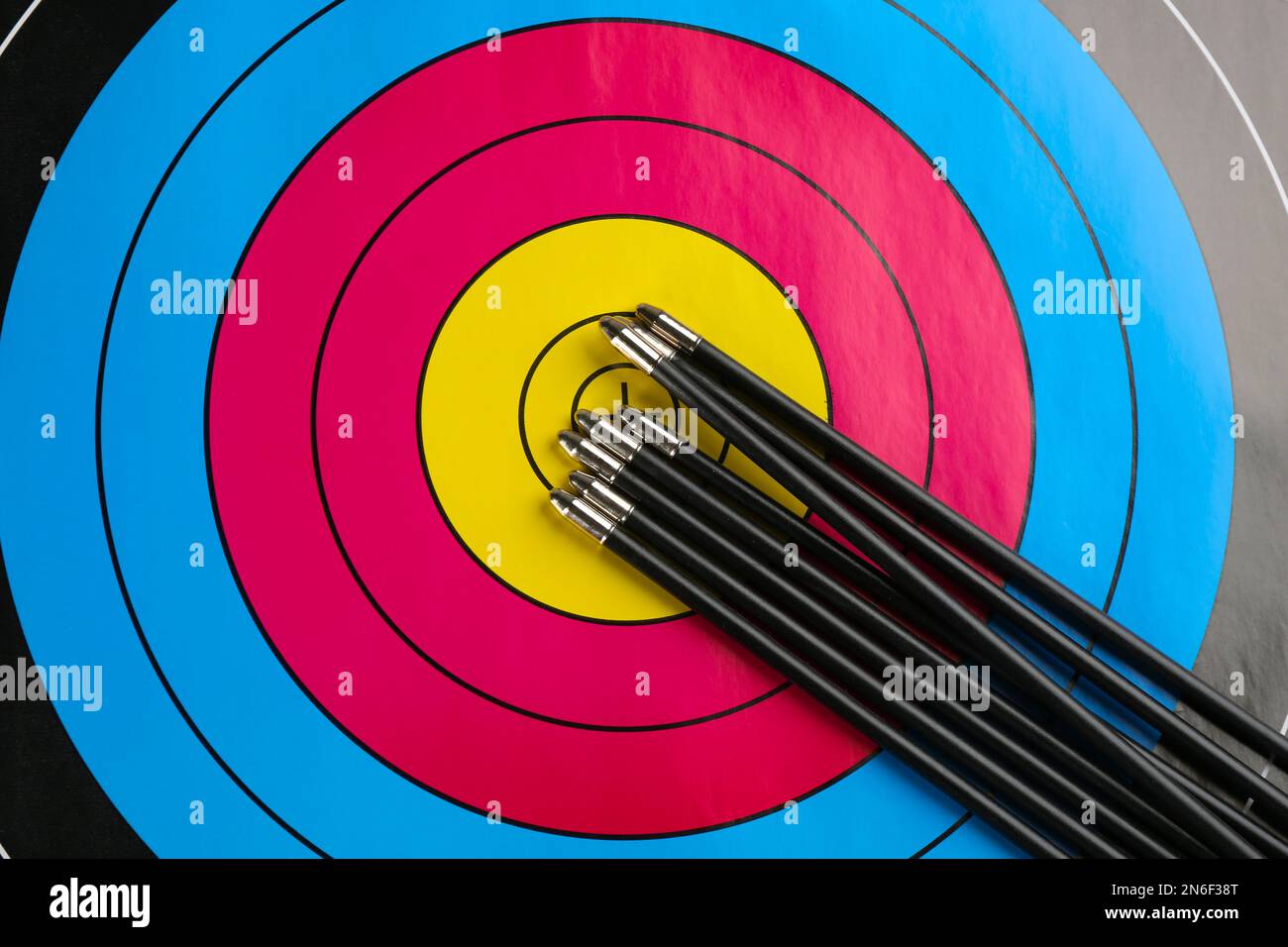Many arrows on archery target, top view Stock Photo - Alamy