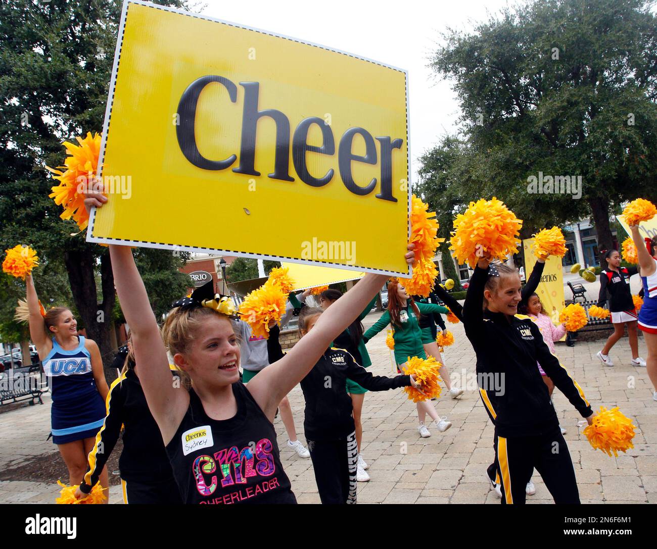 Dallas-area cheerleaders cheered the many teachers who work tirelessly ...