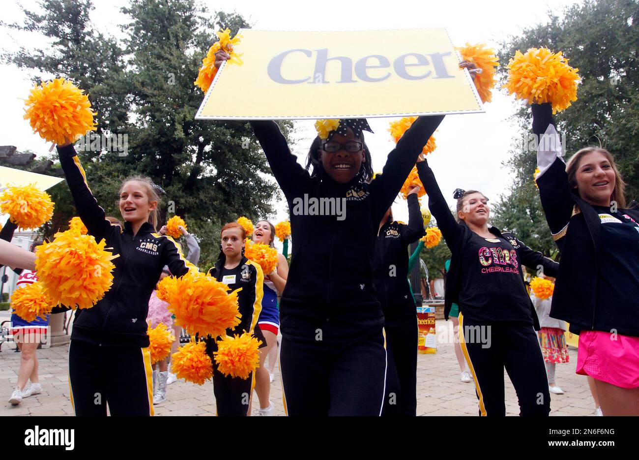 Dallas-area cheerleaders cheered the many teachers who work tirelessly ...