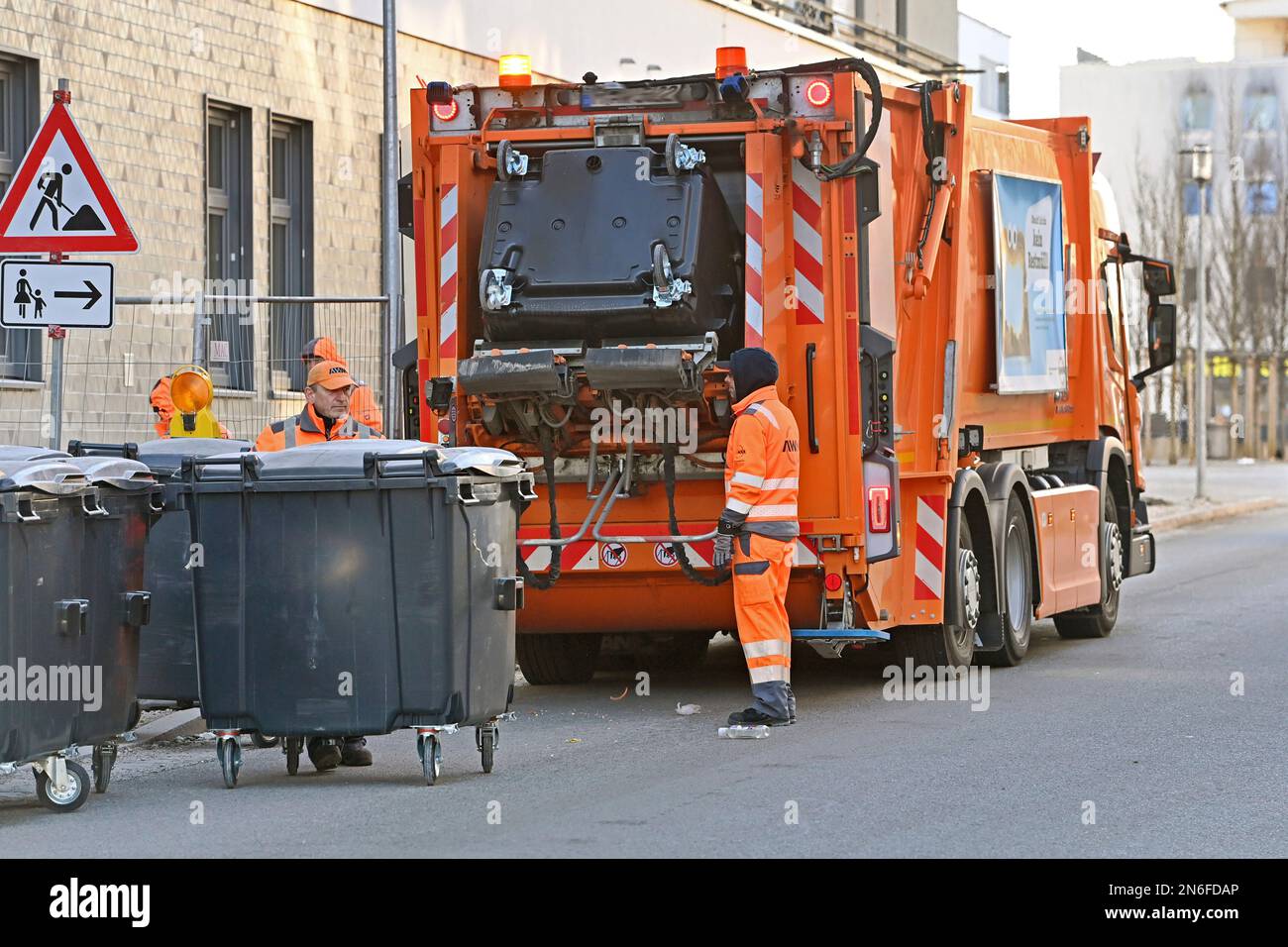 Munich, Deutschland. 09th Feb, 2023. Garbage collection in Munich ...