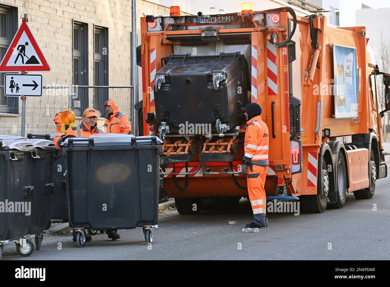 Munich, Deutschland. 09th Feb, 2023. Garbage collection in Munich ...