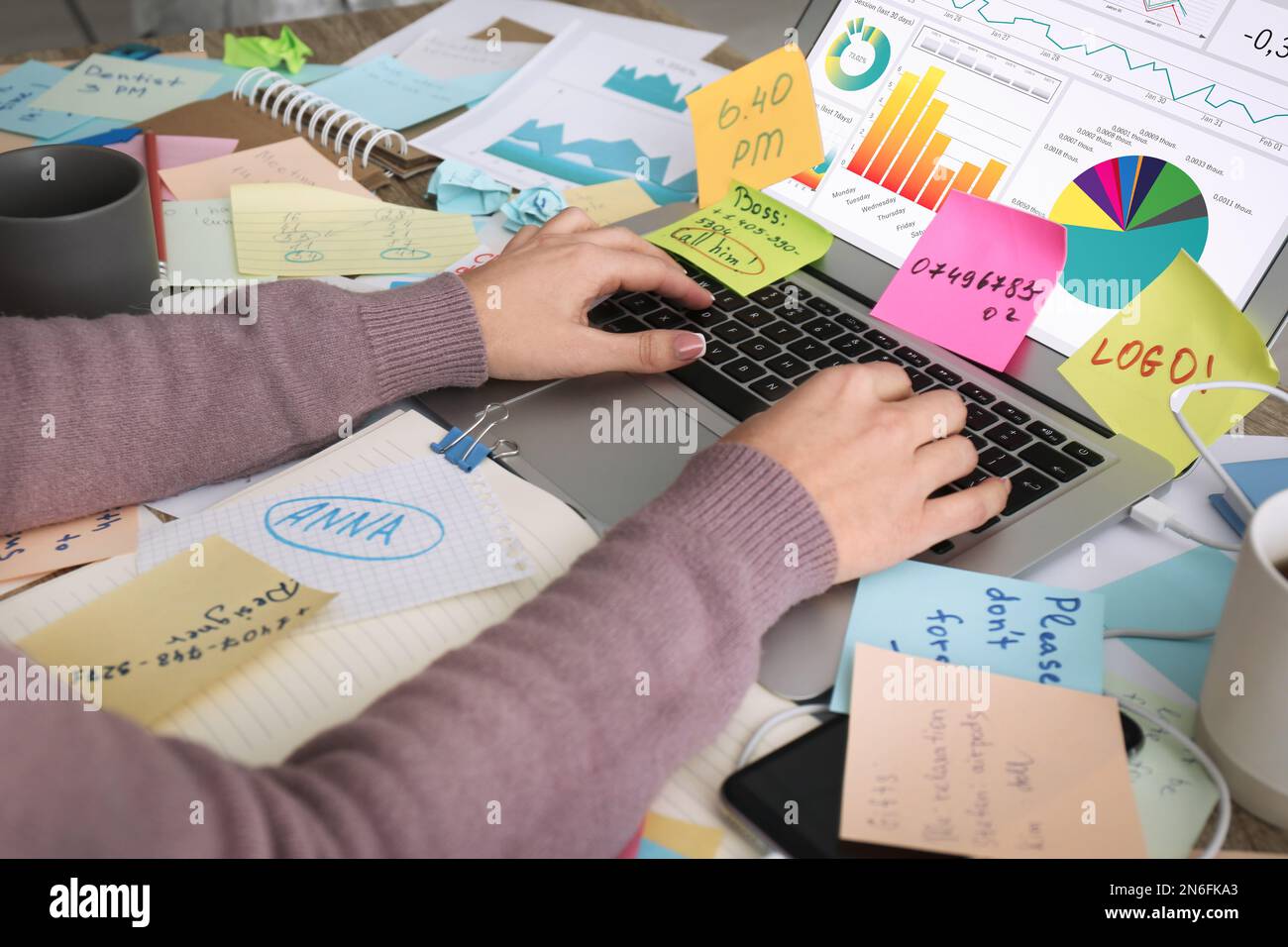 Messy office desk hi-res stock photography and images - Alamy