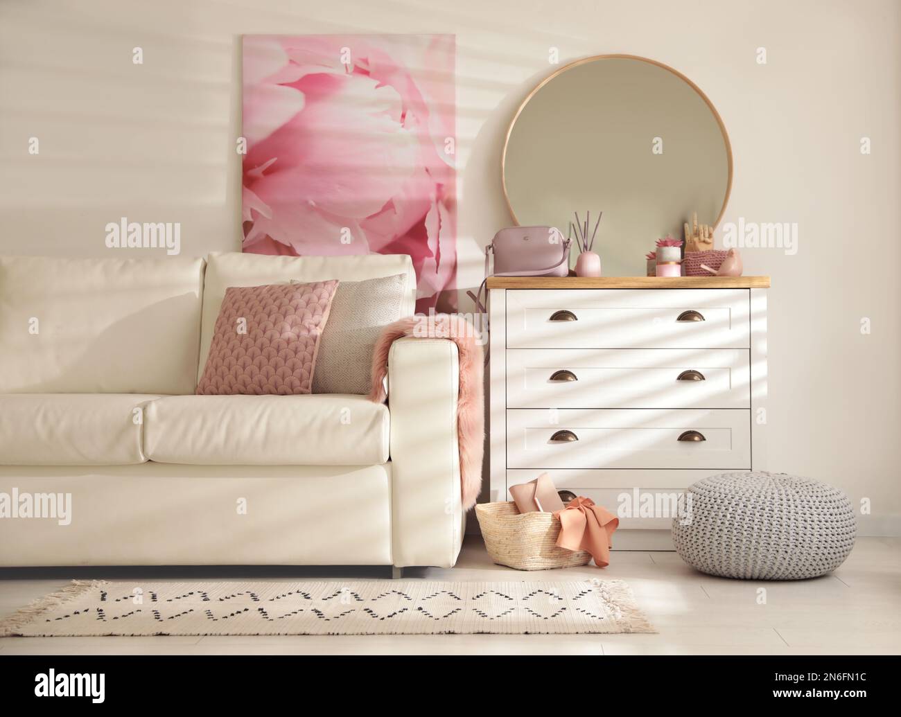 Trendy round mirror in modern room interior Stock Photo - Alamy