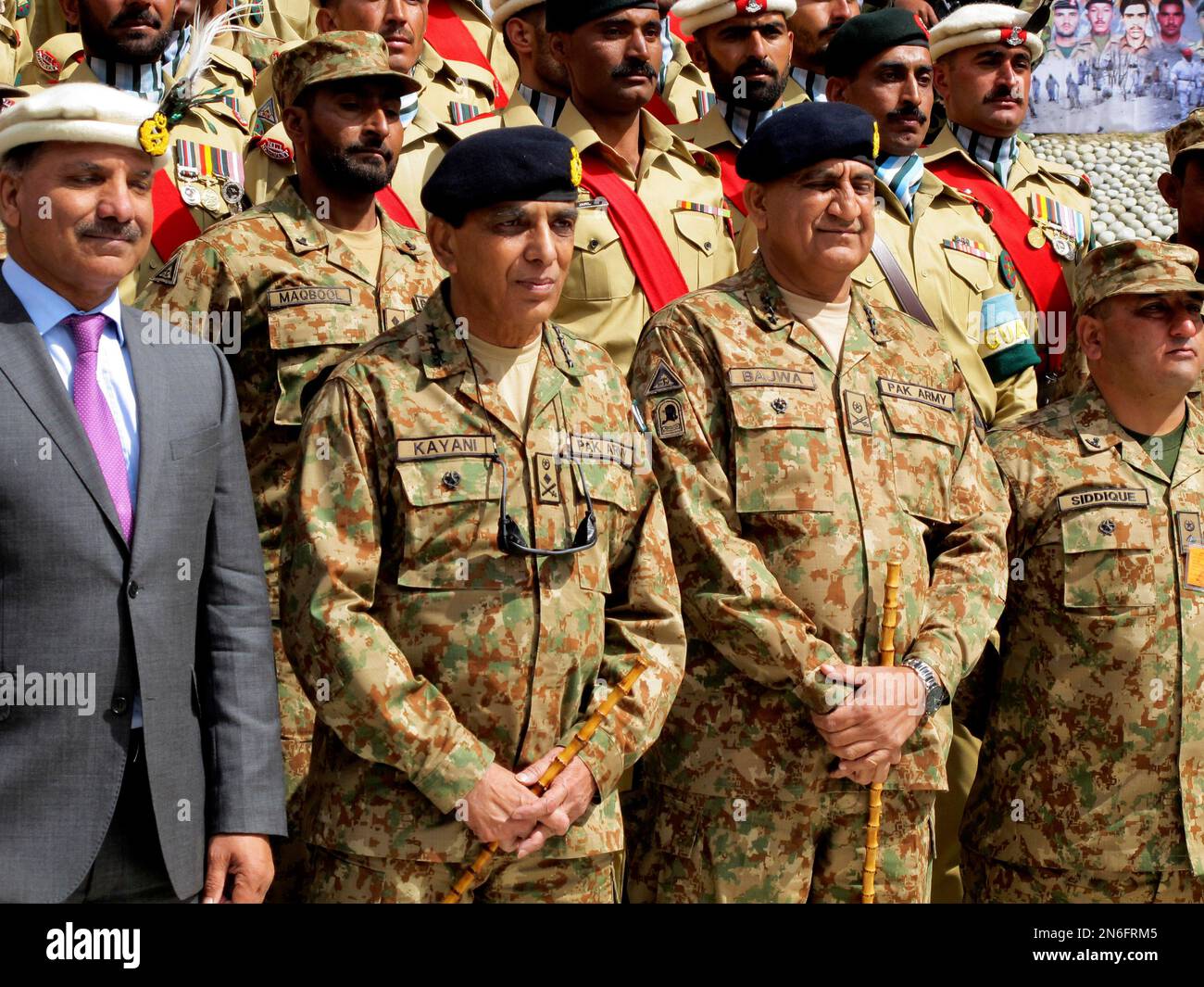 Pakistan army chief Gen. Parvez Kiyani, front row second from left ...