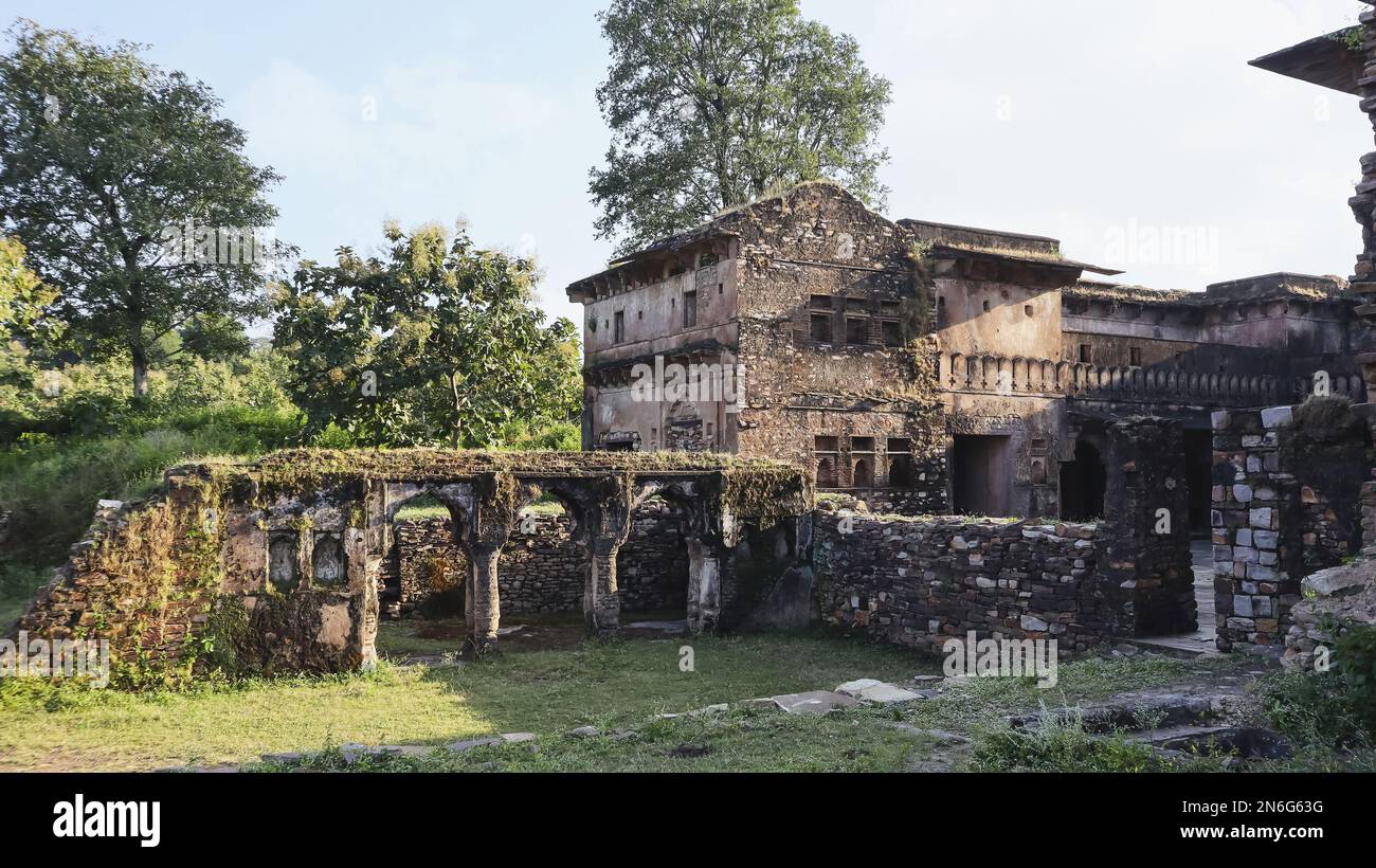 Ruined Part of Moti Mahal, Rahatgarh Fort, Sagar, Madhya Pradesh, India ...