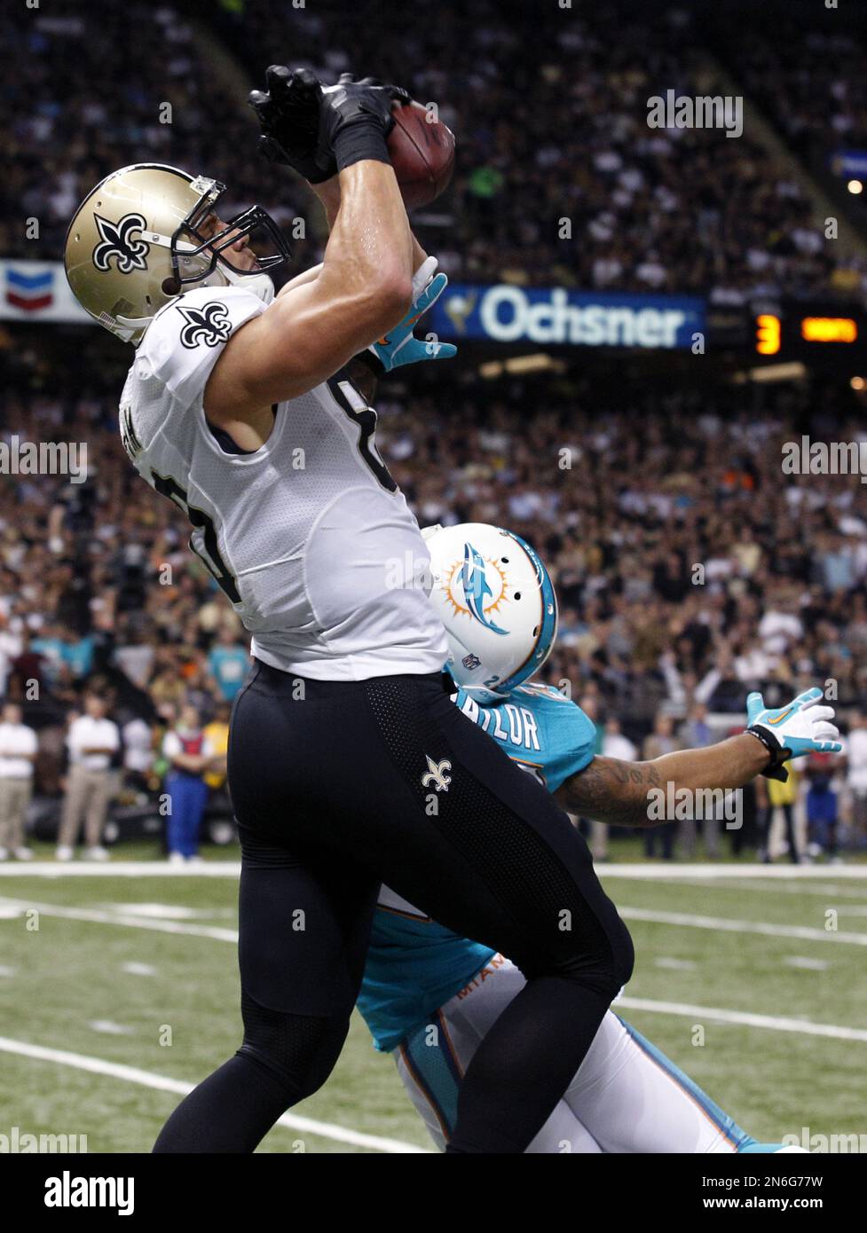 New Orleans Saints tight end Jimmy Graham (80) pulls in a touchdown ...