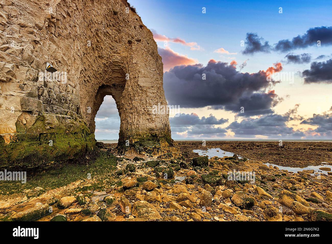 Cliff and natural arch hi-res stock photography and images - Alamy