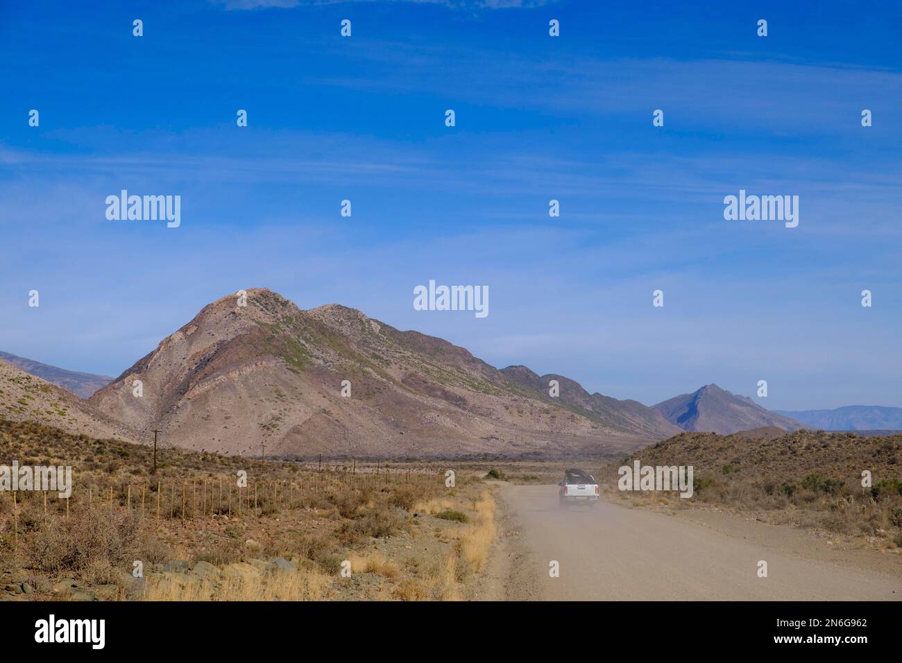 Pickup, car iIn the Karoo Desert, Weltevrede Road, near Prince Albert ...
