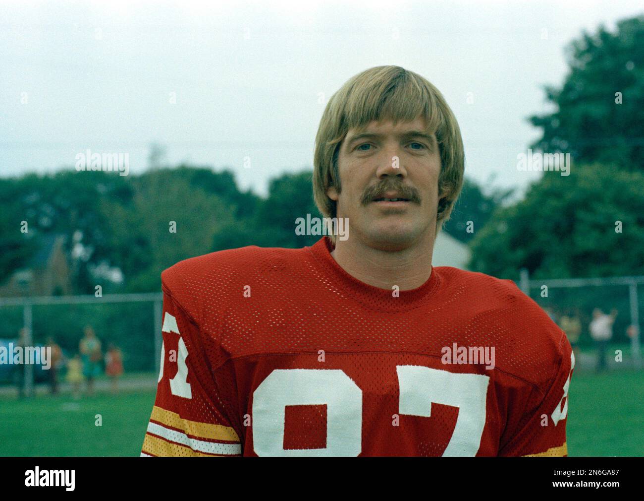 Washington Redskins tight end Jerry Smith (87) is pictured in 1973. (AP ...