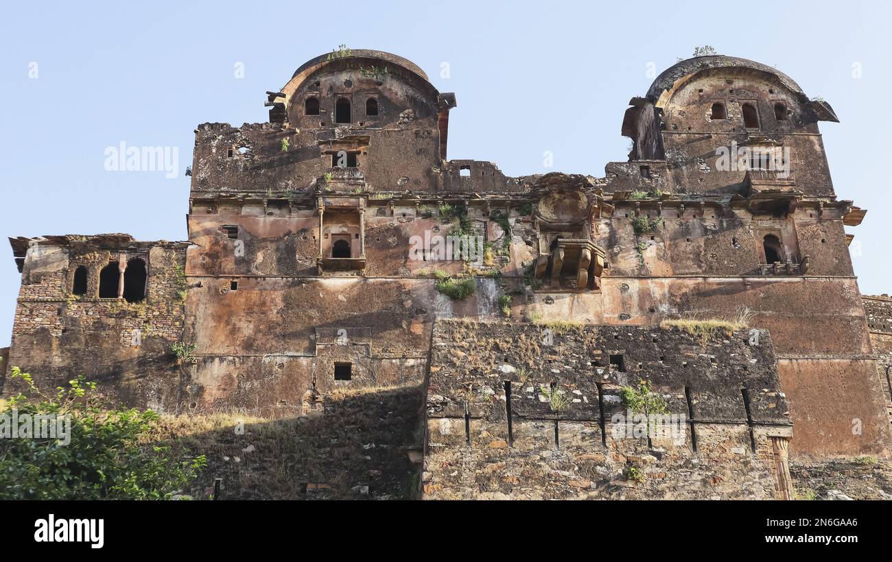Ruined Moti Mahal of Rahatgarh Fort, Sagar, Madhya Pradesh, India Stock ...