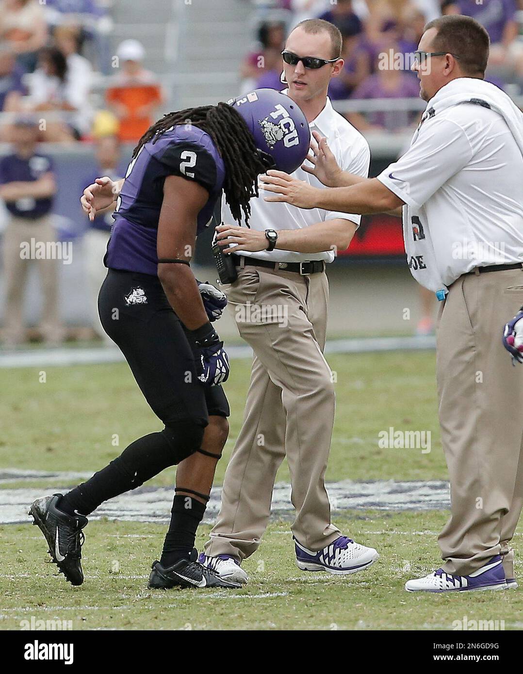 TCU trainers help cornerback Jason Verrett (2) off the field during the ...