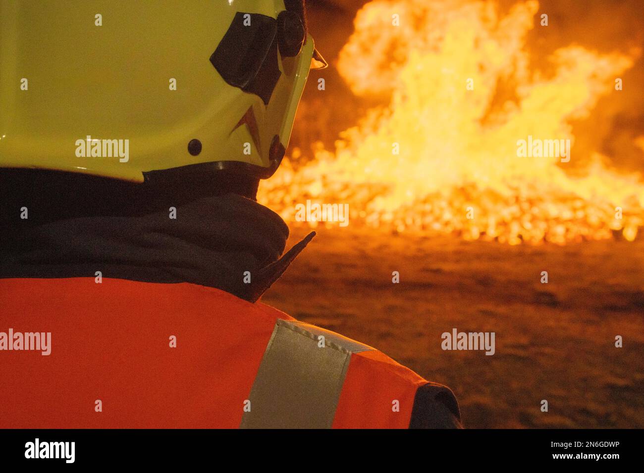 Man putting out fire extinguisher hi-res stock photography and images ...