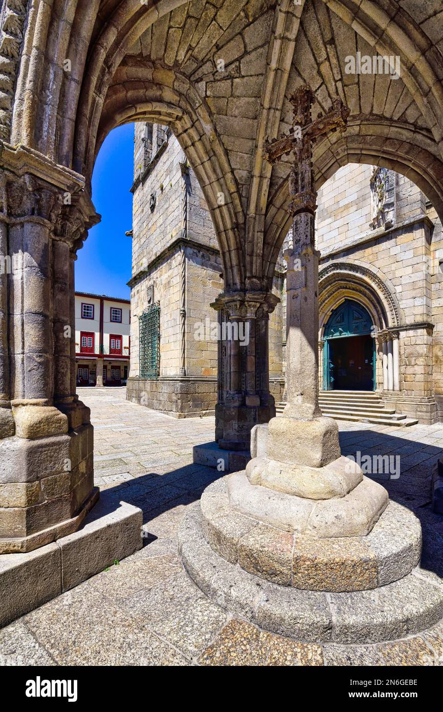 Largo da Oliveira Square, Salado memorial and Nossa Senhora Da Oliveira ...