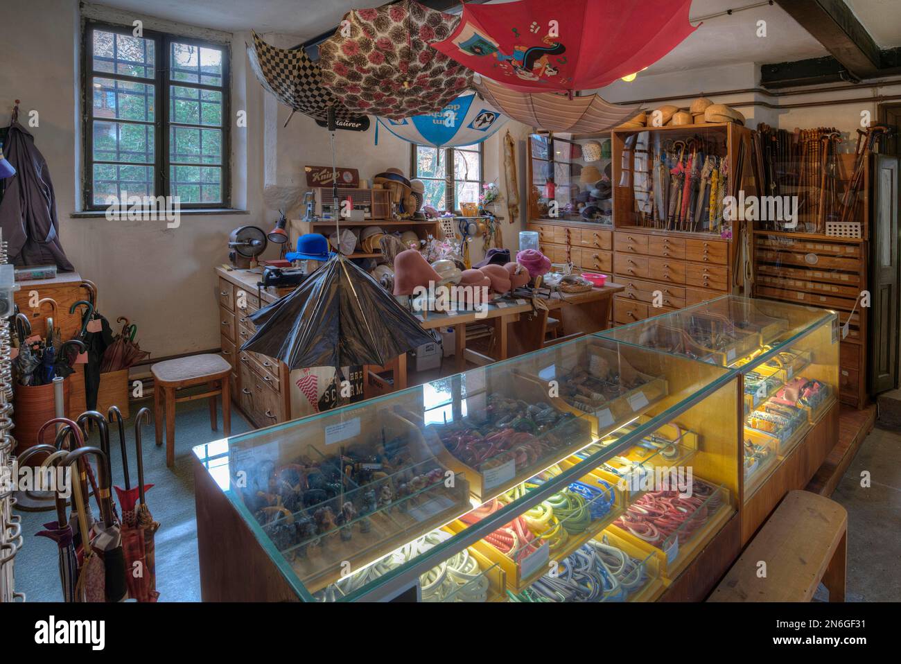 Milliners shop hi-res stock photography and images - Alamy